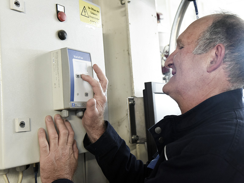 Alarm units, probes and signalling devices - AFRISO