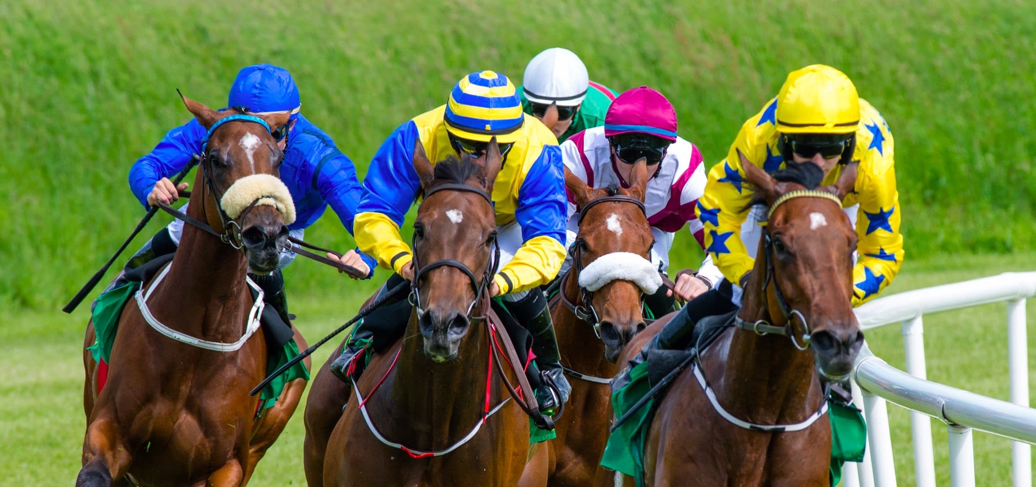 5 Best Grand National Hospitality Packages | VIP Grand National Experiences