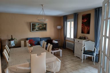 Mas Provençal Au Calme Avec Terrasse Et Jardinet - La Crau