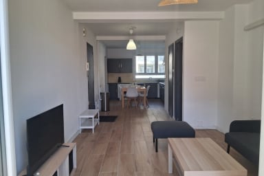 Grand Apt Rénové Avec Balcon, à 10 Min Des Rempart - ibis budget Avignon Centre