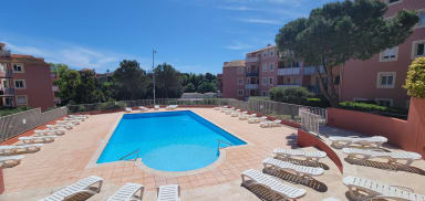 Apartment With Pool Near City Center - Fréjus