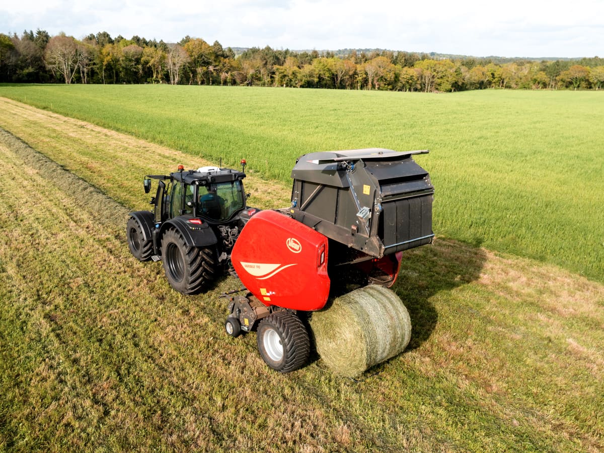 Variable Chamber round balers - Vicon