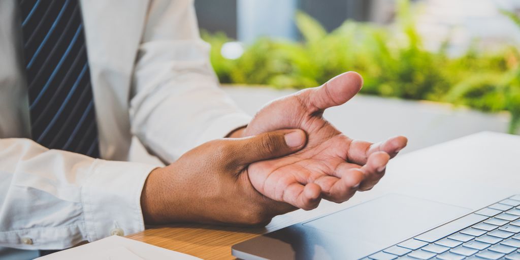 5 easy exercises that keep hands young and strong | joint-health ...